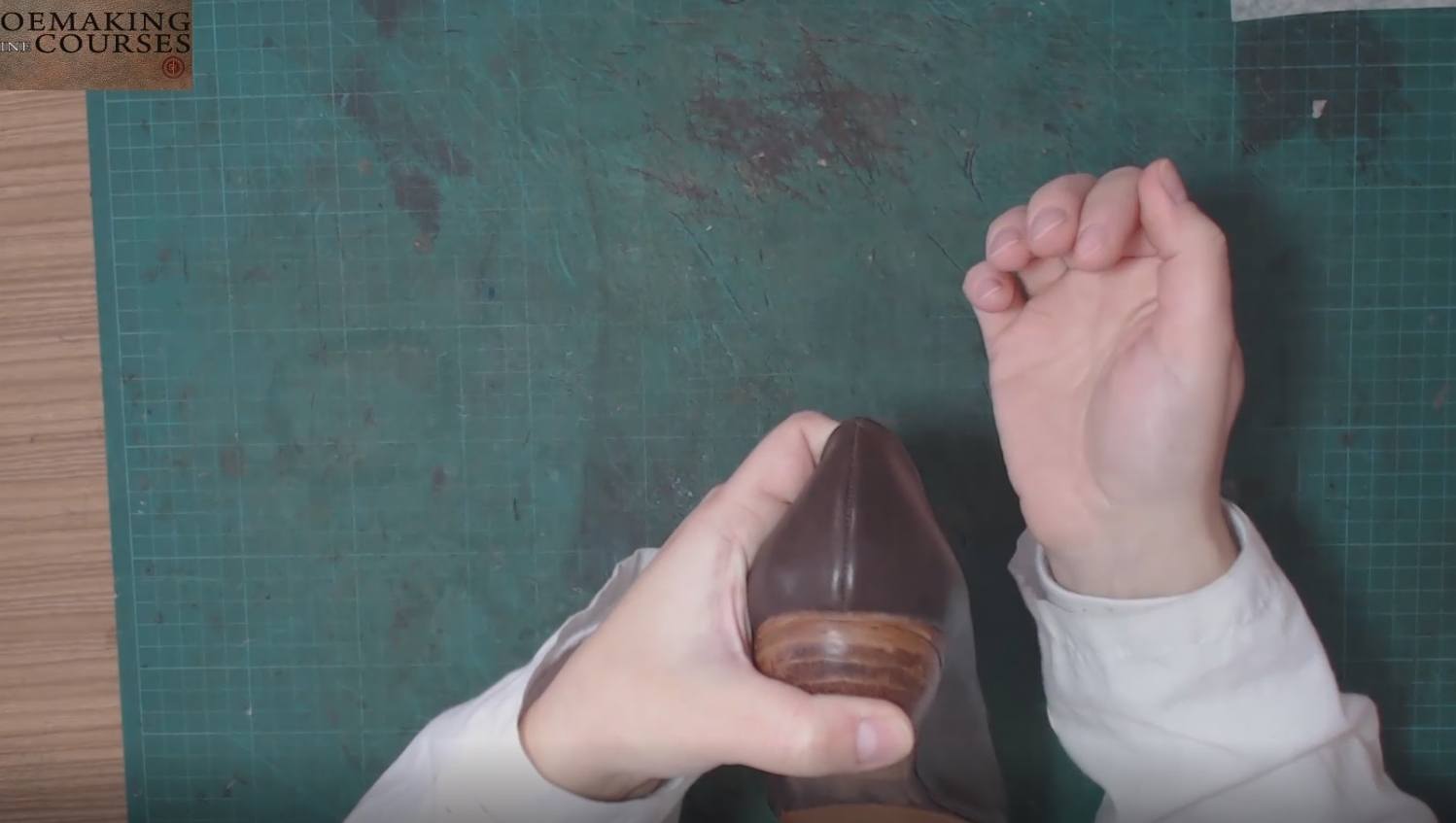 What Shoemakers do, to achieve This perfect back seam