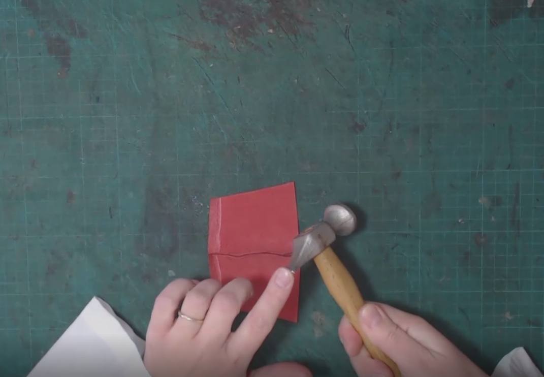 What Shoemakers do, to achieve This perfect back seam